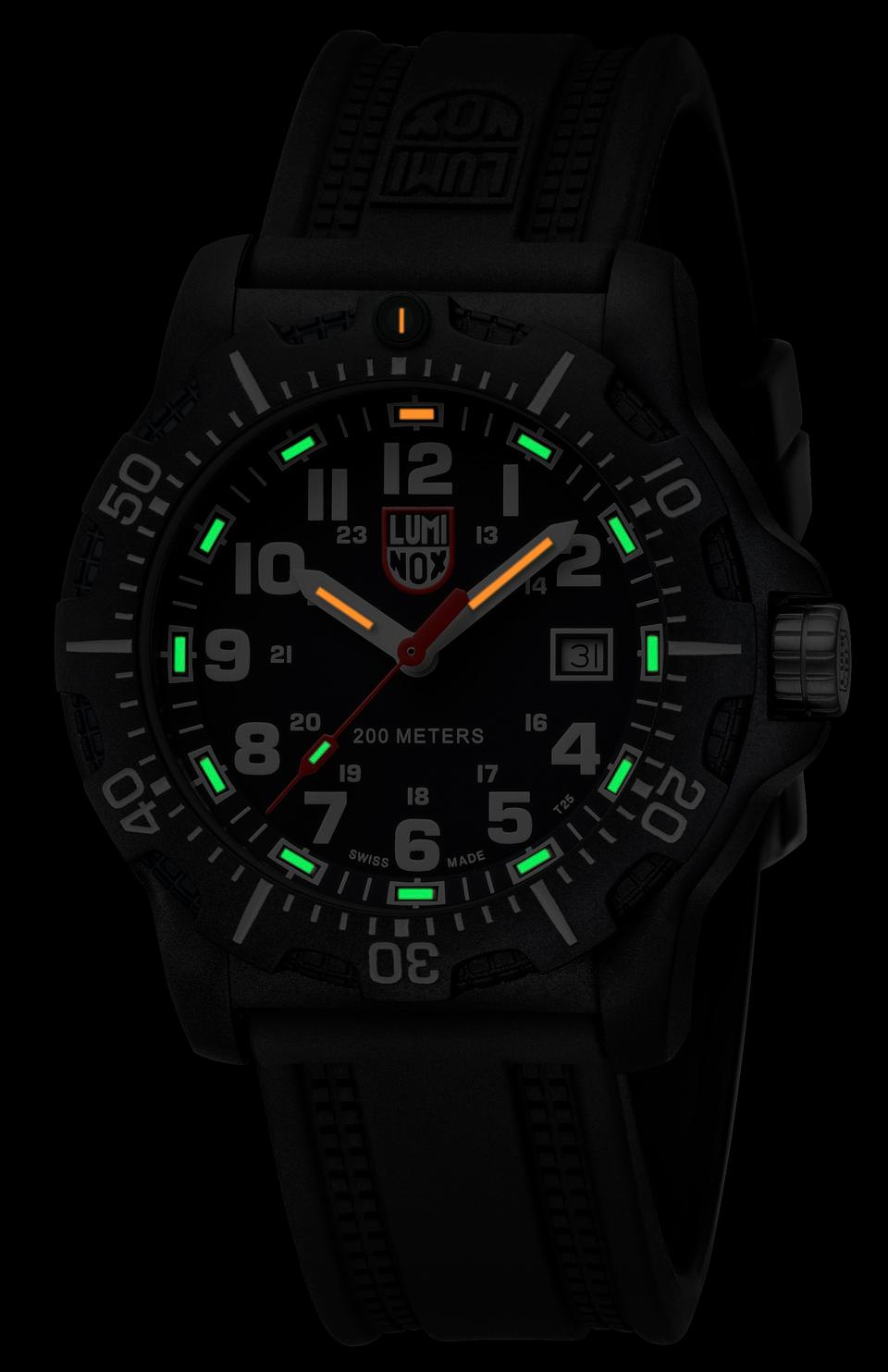 En robust klokke fra Luminox med en diameter på 45mm. Klokken har, som alle Luminox klokker ...