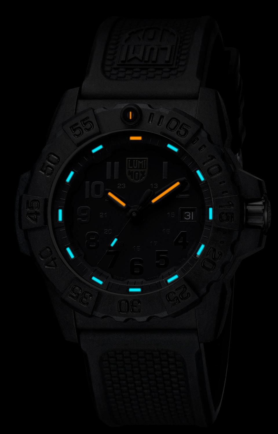 En robust klokke fra Luminox med en diameter på 45mm. Klokken har, som alle Luminox klokker ...