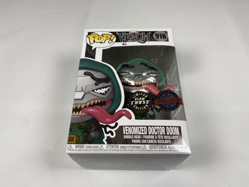 Venomized Dr Doom (GLOW CHASE) - Funko Pop Marvel Venom No. 916 | CDON