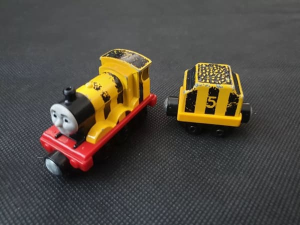 Thomas the Tank Engine Take and Play Bumble Bee James by Mattel 2013 | CDON