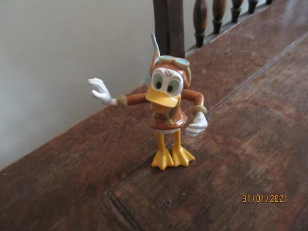 DISNEY COLLECTIBLE DONALD DUCK FLYIN TIGER MOTH PLANE PILOT STAND SIT ...