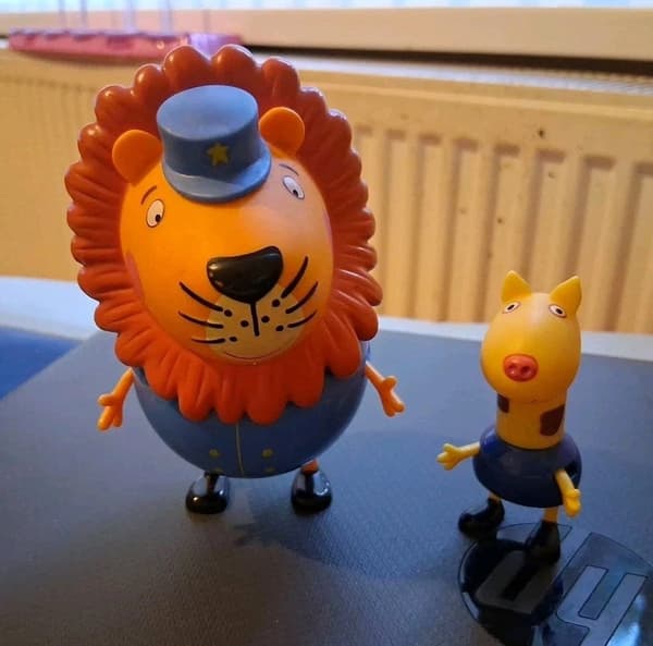 Peppa Pig Figures Leo Lion ZOOKEEPER And Gerald Giraffe Play Figurines ...