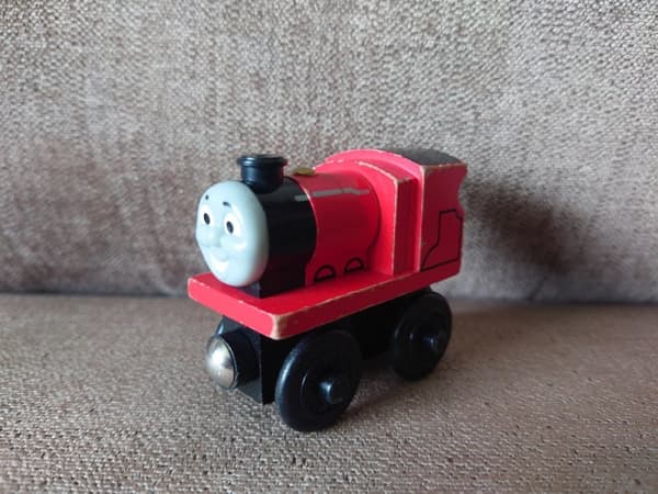 Thomas The Tank Engine Wooden James Red 4 Wheel Version | CDON