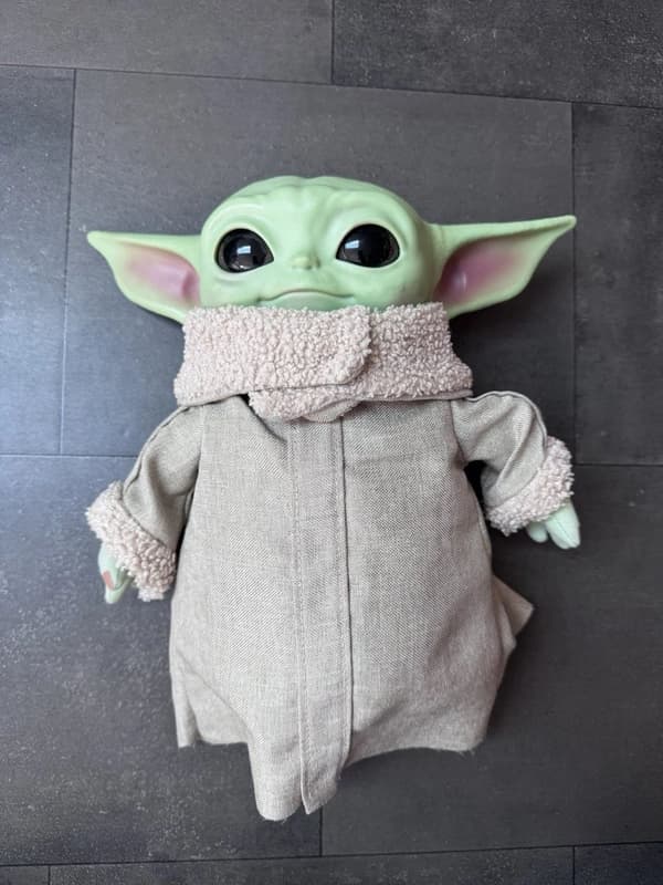 Mattel Star Wars Grogu Baby Yoda - Button Makes Arm Move And Eyes Close ...