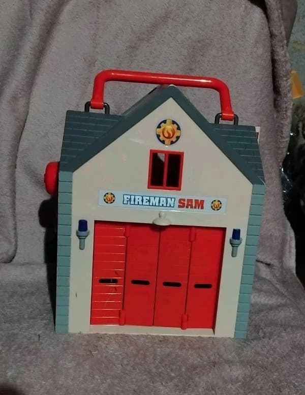 Character Fireman Sam Deluxe Fire Station Playset With Sounding Bell ...