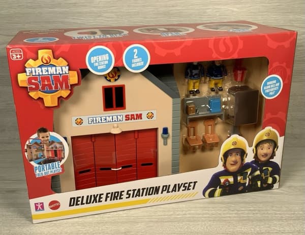 Fireman Sam Deluxe Fire Station Portable Fold-Out Playset with 2 Figures | CDON