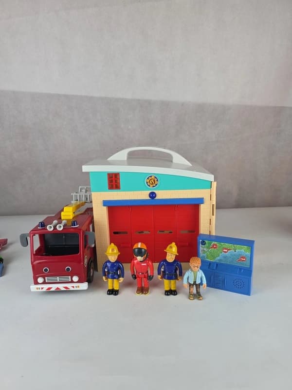 Fireman Sam Pontypandy Fire Station Playset.? Fusion Powered Fire ...