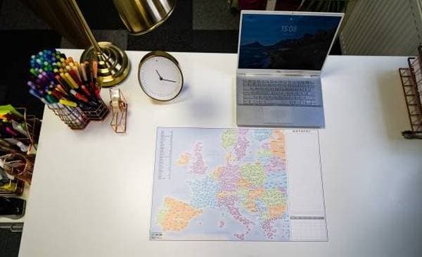 Eurooppa - postinumerot. Postinumerokartta. Pöytäalusta ja muistikirja ...