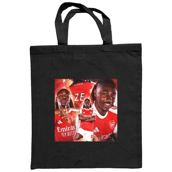 Arsenal collage design - Eberechi Eze i rød trøye, flere illustrasjoner ...
