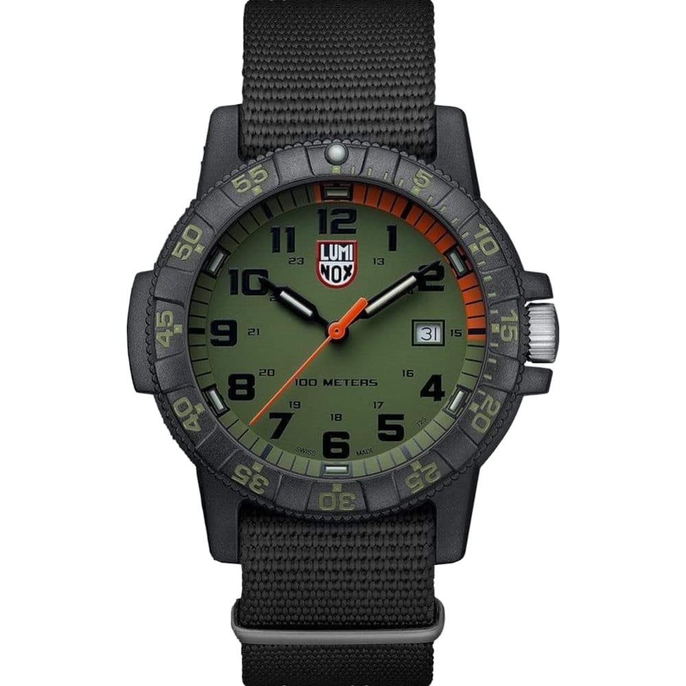 En robust klokke fra Luminox med en diameter på 44mm. Klokken har, som alle Luminox klokker ...