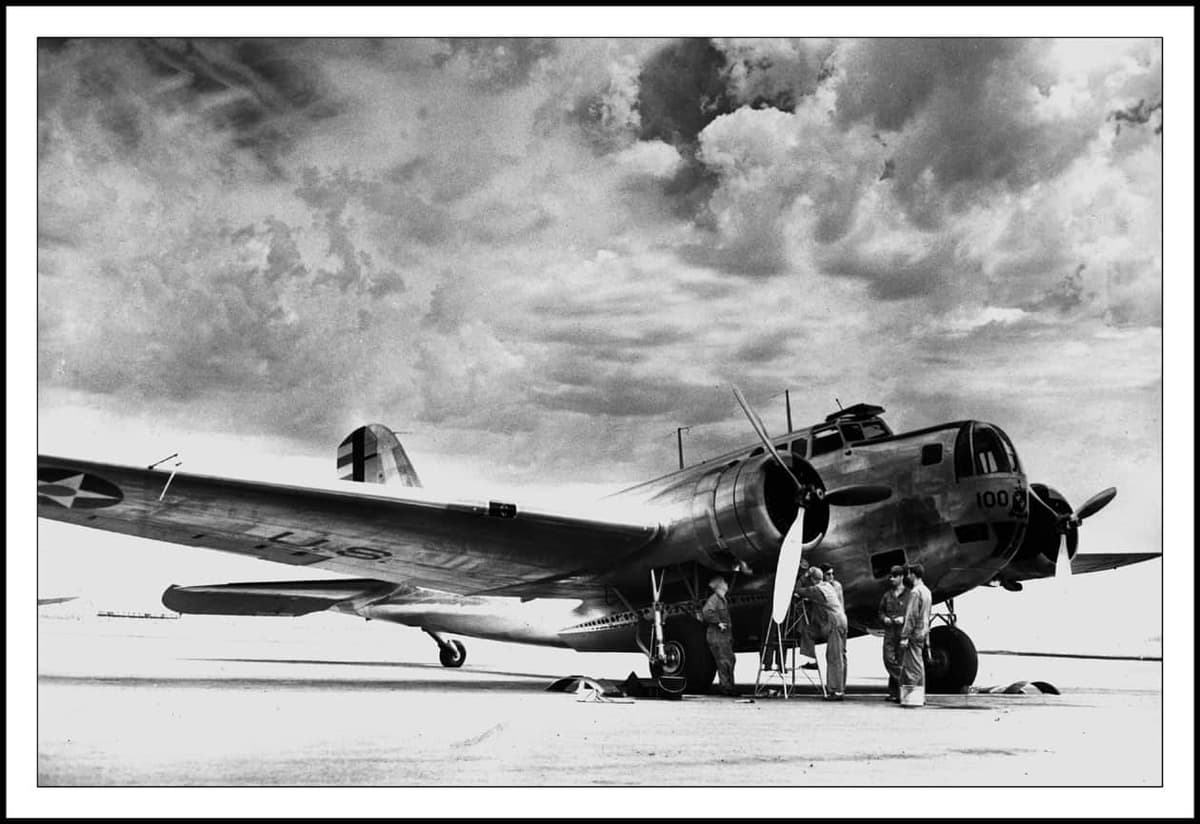 GAMMALT FLYGPLAN Poster/Black/White: 35x50 499 Tavla med ram (vit) | CDON